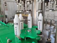 China Automatic Tracking Vacuum Filling Machine for 300ml Plastic Bottle Wine Vinegar Mineral Water With Conveyor Belt for sale
