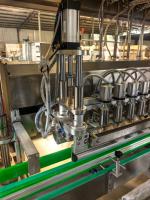 China 4000BPH Fully Automatic Servo Motor Digital Tracking Thick Paste Bottle Motor Engine Grease Oil Filling Machine for sale