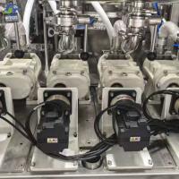 China Fully Automated 2000BPH Tracking Lubricant Engine Oil Thick Oil Filling Machine With Conveyor PLC Control for sale