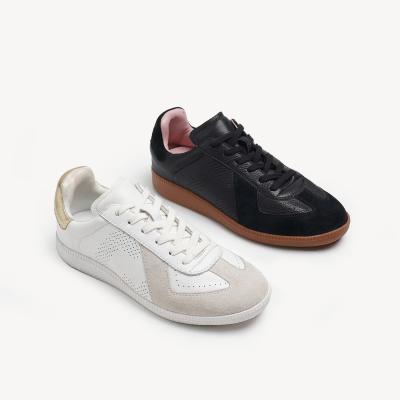 China Women's Genuine Leather Casual Sneakers Flat Rubber Sole Custom Colors for sale