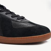 China Black Ladies Casual Sneakers Sports Shoes Strappy Genuine Leather Flat Heel Size 5-11 for sale