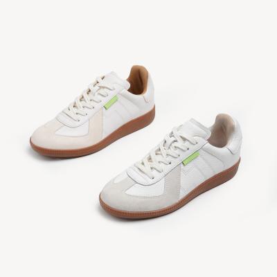 China Ladies Genuine Leather Casual Sneakers White Flat Rubber Sole Customizable for sale