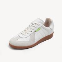 China Ladies Genuine Leather Casual Sneakers White Flat Rubber Sole Customizable for sale