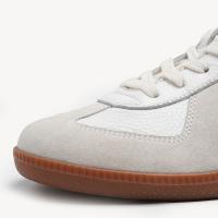 China Ladies Genuine Leather Casual Sneakers White Flat Rubber Sole Customizable for sale