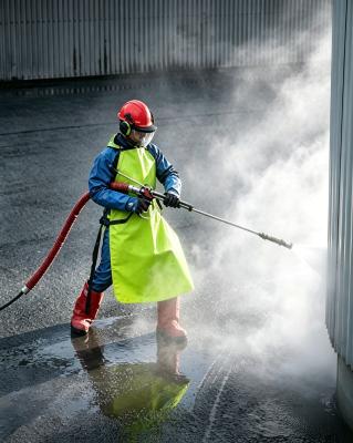 China Adjustable Straps Water Jetting Apron Lightweight Protective Safety Clothes High Visibility for sale