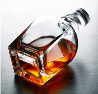 China 750mL Custom Glass Bottle Healthy Lead-free Material Screw Cap Transparent Leak-proof for sale