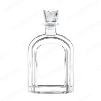 China Classic Square Clear Packing Wine Bottle With Glass Lid 500ml 750ml 1000ml for sale