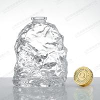 China Custom Size Accepted Crystal Whiskey Brandy Decanter with Gold Glass Bottle Cap for sale