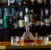 China Clear Whiskey Decanter Glass Crystal Glass Liquor Bottle with Customized Bottle Color for sale