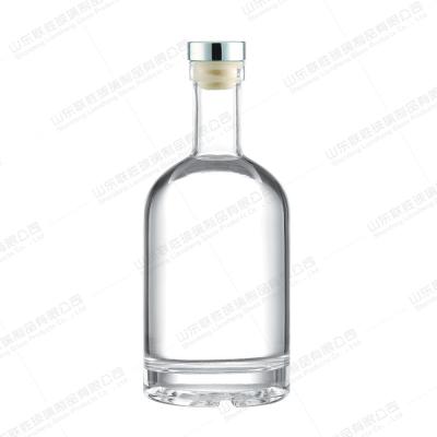 China Sealing Type Rubber Stopper 500ml Clear Round Liquor Whisky Glass Bottle for End Bars for sale