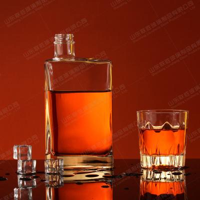 China 500ml 700ml 800ml Clear Glass Bottle for Beverage Gin Vodka Rum Wine Spirits Brandy for sale
