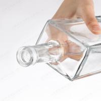 China Acceptable Customer's Logo Crystal Flint 700ml Spirit Glass Bottle for London Dry Gin for sale