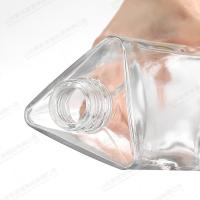 China Customized Size Transparent White Wine Glass Bottle for Liquor Decanter Whiskey Glass for sale