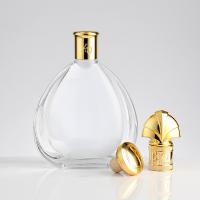 China Carved Glass XO Bottles 500ml Glass Bottle Vodka Brandy Whiskey Decanter with Stopper for sale