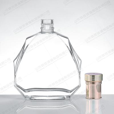 China Custom Size Accepted Glass Bottles for Vodka XO Whisky Brandy Shape in 350ml 550ml 750ml for sale