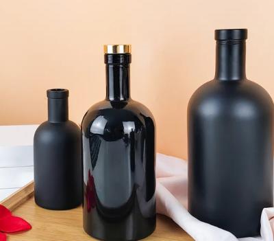 China Clear Glass Gin Vodka Bottle with Cork 50ml 100ml 200ml 375ml 500ml 750ml 1000ml Custom for sale