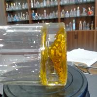 China Gradient Yellow 750ml Round Glass Bottle For Whiskey Gin Tequila Lock Cap for sale