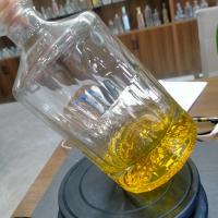 China Gradient Yellow 750ml Round Glass Bottle For Whiskey Gin Tequila Lock Cap for sale