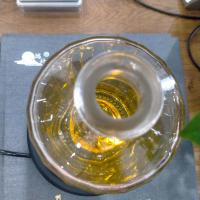 China Gradient Yellow 750ml Round Glass Bottle For Whiskey Gin Tequila Lock Cap for sale