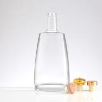 China Customied Bottle Color 500ml 750ml Gin Glass Bottle With Lid for Beverage Distribution for sale