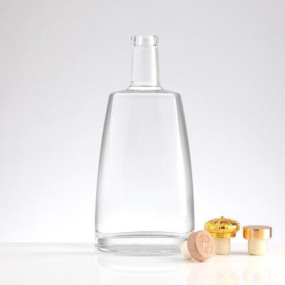 China Customied Bottle Color 500ml 750ml Gin Glass Bottle With Lid for Beverage Distribution for sale