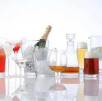 China Rubber Stopper Sealing Type 750ml Clear Glass Bar Decanter for Whisky and Gin Bottle for sale