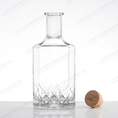 China Acceptable Customer's Logo 500ml Clear Glass Brandy XO Liquor Wine Bottle with Cork for sale