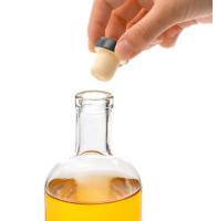 China Beverage Glass Bottle for Custom Design Clear Bordeaux Wine Bottle Vodka Glass Bottle for sale
