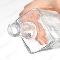China 750ml Square Glass Bottle For Gin Whiskey Wine Vodka Healthy Lead Free Material for sale