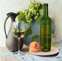 China Green Glass Wine Bottle 750 Ml Empty Glass Liquor Bottle Round Shape with Hot Stamping for sale