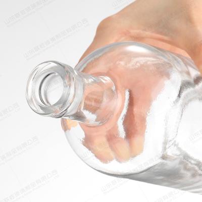 China Clear Glass Bottle Whisky Empty Glass Wine Bottle with Hot Stamping Surface Handling for sale