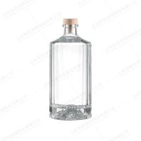 China Healthy Glass 700ml Whiskey Brandy Liquor Bottle Clear Square Bottle for sale