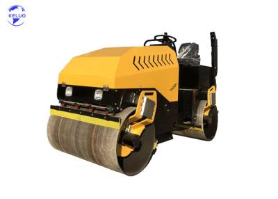 China 2 Ton Double Drum Vibratory Roller with 35KN Exciting Force and 70Hz Frequency for Ground Compaction for sale