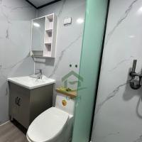 China Expandable Container House 20ft 40ft with Kitchen Wood Floor Brick Color Wall Panel for sale