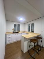 China Space Saving Expandable Modular House 20m2 38m2 Compact Workspace Mobile Prefab House for sale