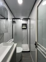 China Modernist Obsidian Gray 20ft Expandable Container House 38.2m² with Broken Bridge Aluminum Glass Door for sale
