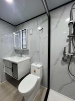 China 30FT Eco-Minimalist Expandable Container House – Smooth Panel Edition for sale