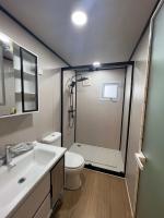 China Luxury 20ft Expandable Container House - Panoramic Mirrored Glass for sale