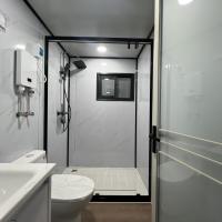China 20ft Expandable Container House for Florida Vacation Rentals - Tropical Wood & Glass for sale