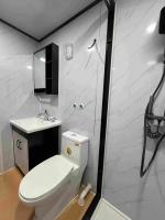 China 20ft Expandable Container House with Grey Cladding, White Frame and Glass Sliding Doors for sale