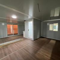 China 20ft Expandable Container House with Wood-Grain Cladding and Full-Height Glazing for sale