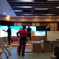 China Magnetic P2.5 1000cd/m2 Wall Mounted LED Display 800W/m2 for sale