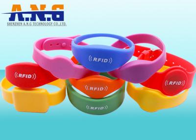 China Silicone satisfying Round RFID Wristband and RFID Bracelets for Concerts & Events for sale