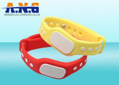 China Newest Type High Quality Silicone RFID Wristband 13.56Mhz NFC Bracelet for sale