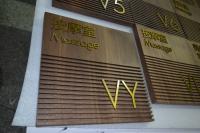 China 254*254mm Custom Directional Arrow Signs For Airport / Stations for sale