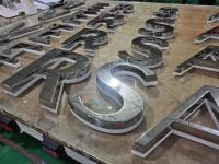 China Custom LED Edge Lit Acrylic Sign Board Elegant Style Mirror Polished for sale