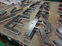 China 3D Acrylic LED Edge Lit Signs Brass / Chromed Wall Mounted for sale