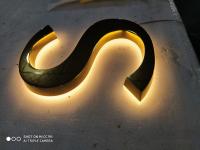 China Custom LED Edge Lit Acrylic Sign Board Elegant Style Mirror Polished for sale