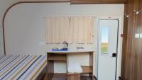 China Retro Style Beautiful Fully Equipped Luxury Caravan Luxury Glamping Trailer Light Small Caravan Bbq for sale