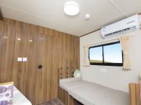 China Retro Style Beautiful Fully Equipped Luxury Caravan Luxury Glamping Trailer Light Small Caravan Bbq for sale
